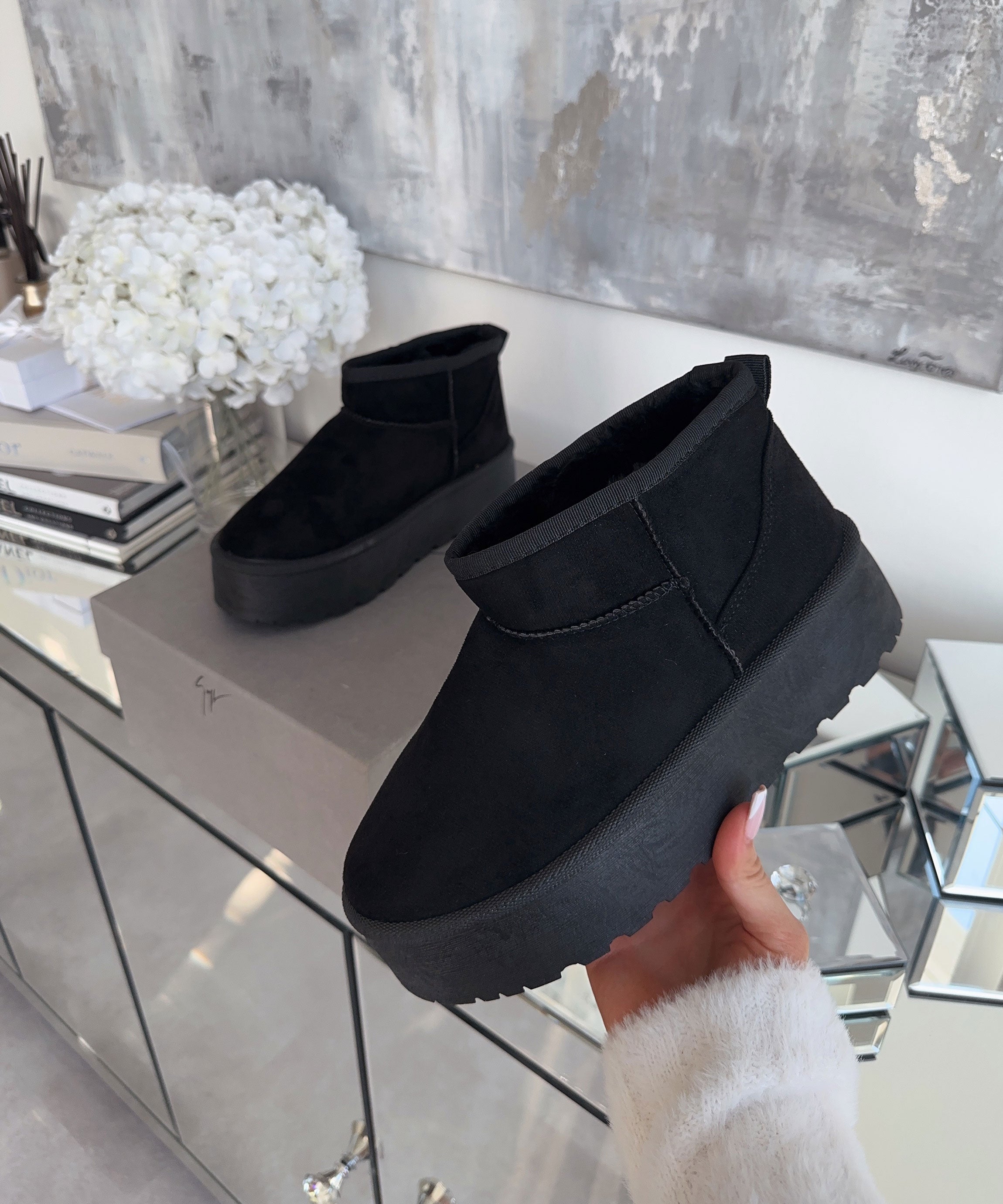 Gefütterte Plateau Boots Nina Schwarz